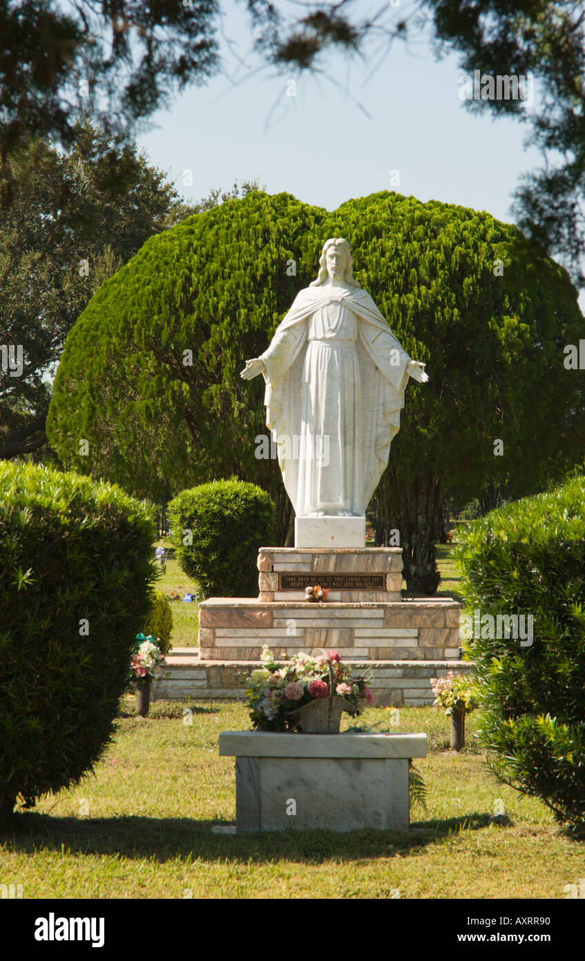 Statue of Jesus Christ in cemetery Stock Photo - Alamy