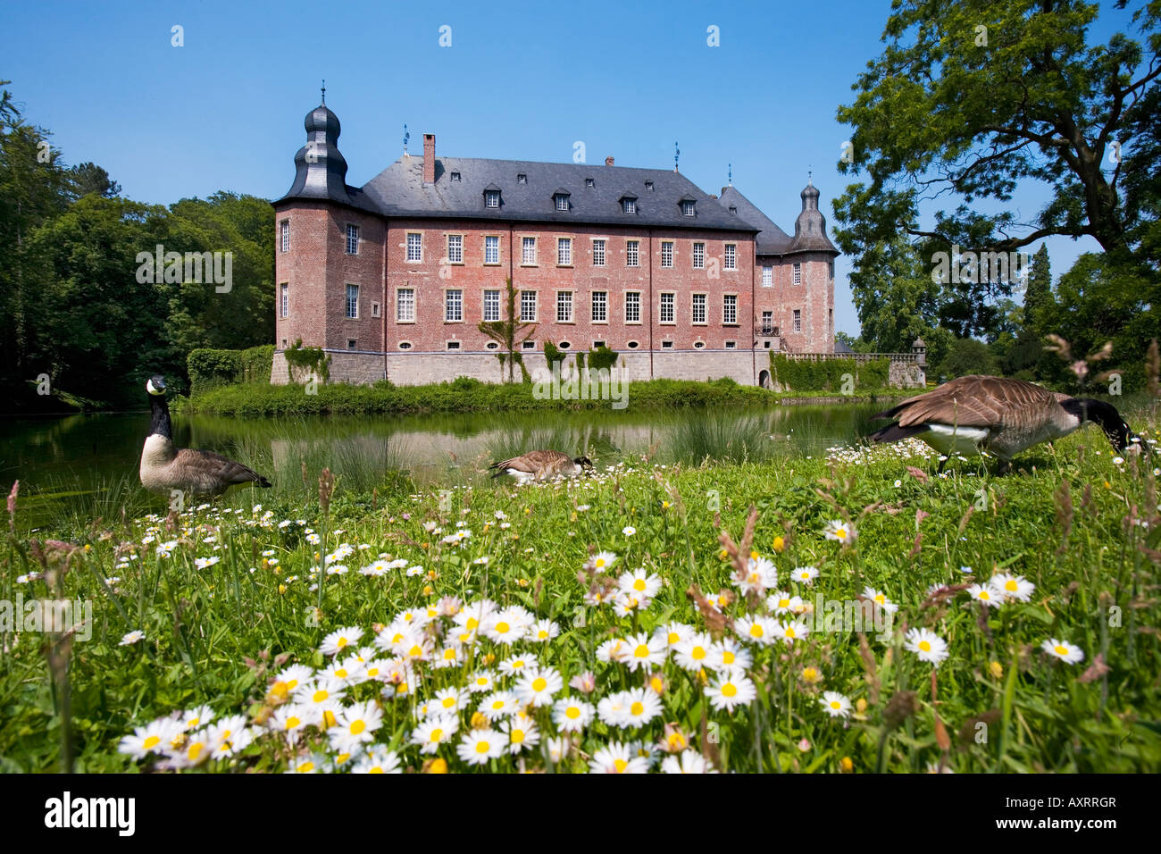 Castle dyck hi-res stock photography and images - Alamy