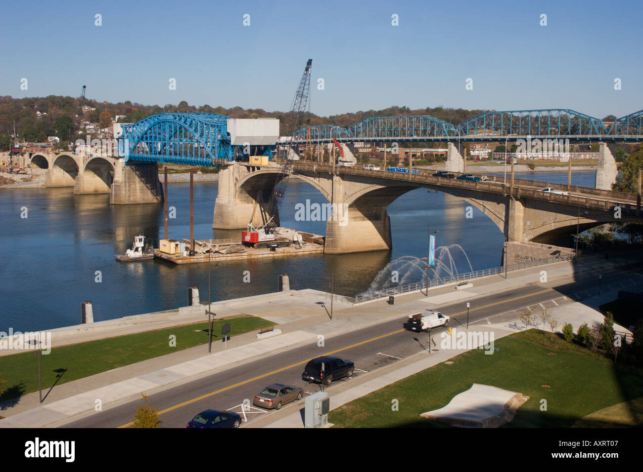 Reconstruction of steel bridge over Tennessee River in Chattanooga ...