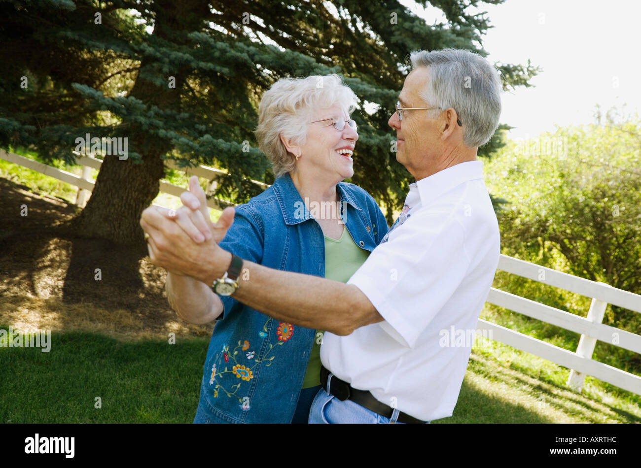 Elderly couple dancing outside Stock Photo - Alamy