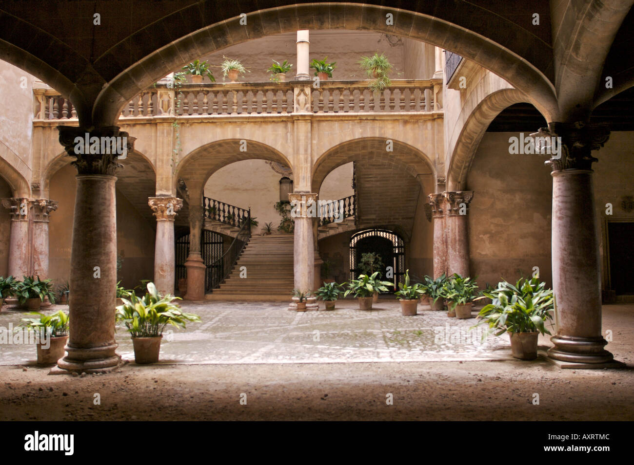 Patios de mallorca hi-res stock photography and images - Alamy