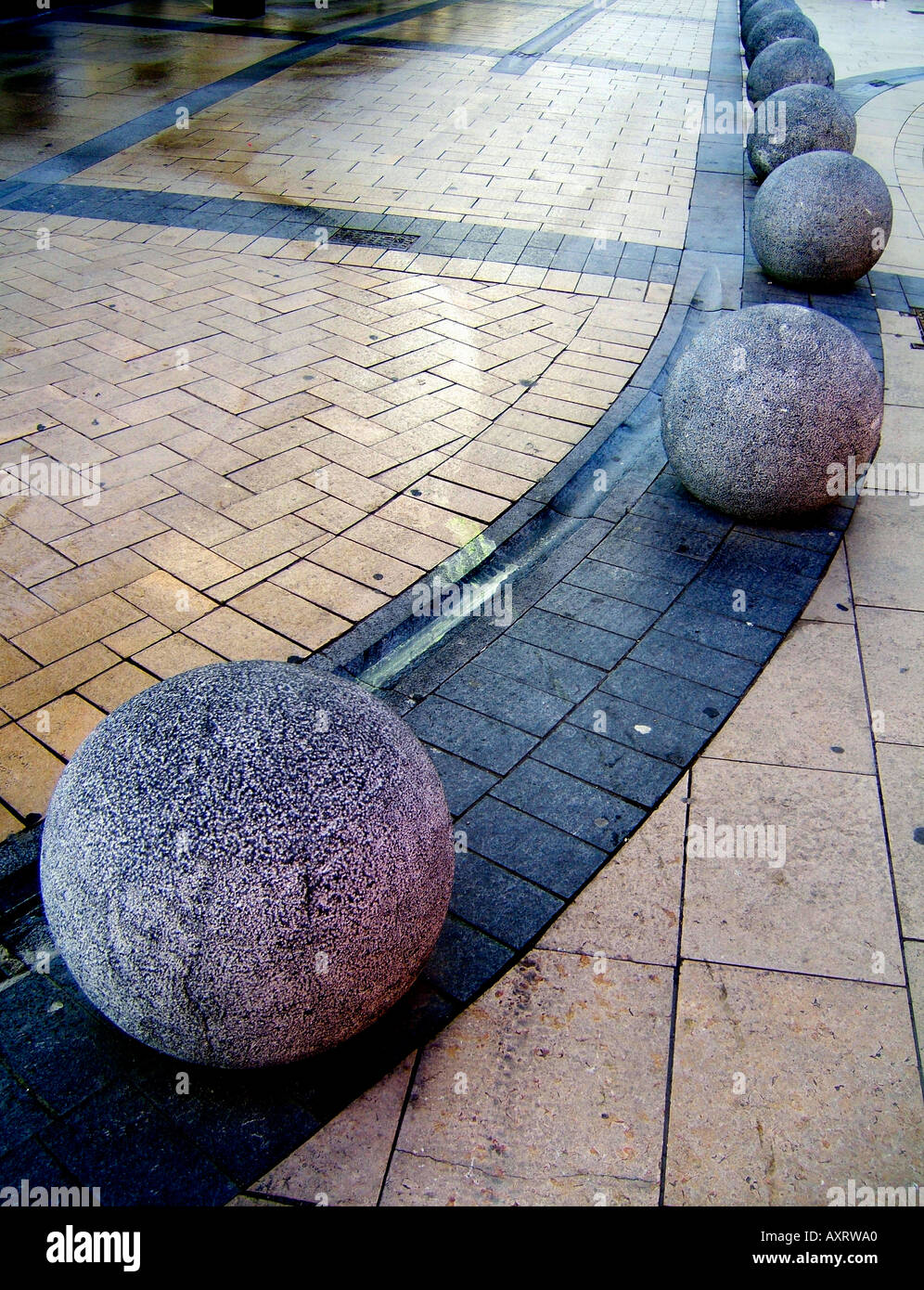 Round bollards hi-res stock photography and images - Alamy