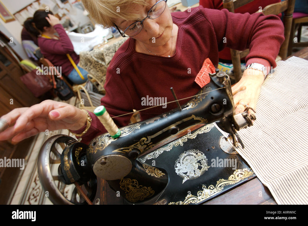 Old sewing machine Stock Photo - Alamy