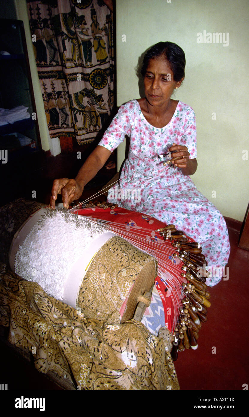 Sri Lanka Unawatuna woman hand making lace Stock Photo - Alamy