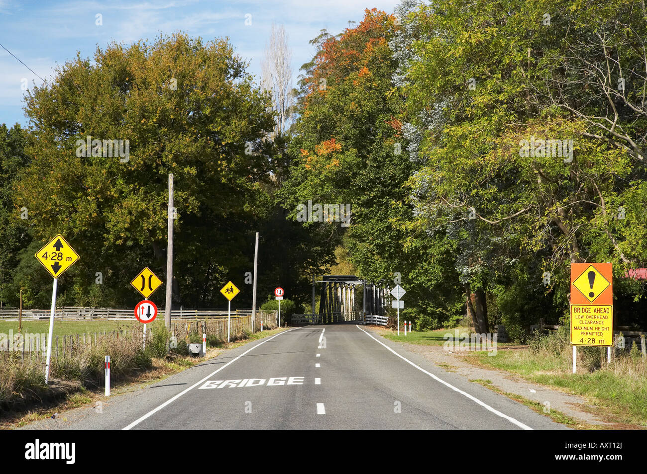 One lane bridge `new zealand hi-res stock photography and images - Alamy