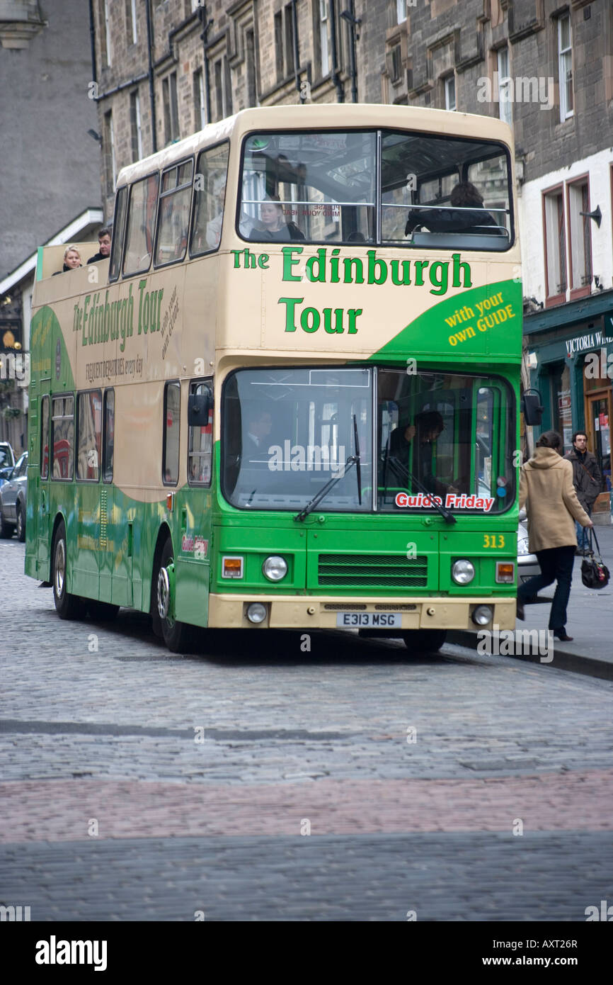 Tour Bus Royal Mile Edinburgh Stock Photo - Alamy