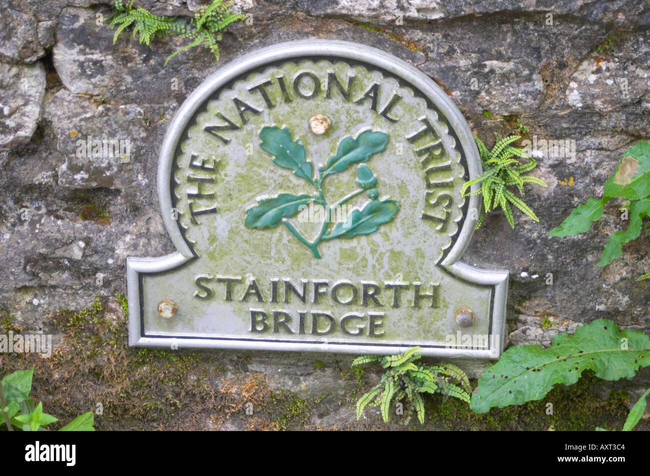 Stainforth national trust bridge hi-res stock photography and images ...