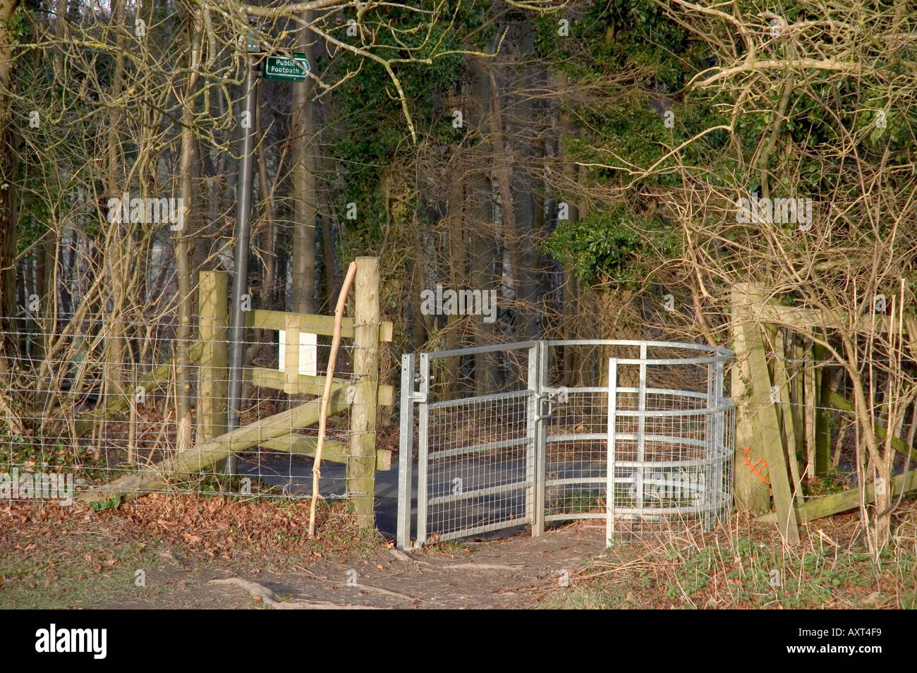 Typical english country swing gate in a country path Stock Photo - Alamy