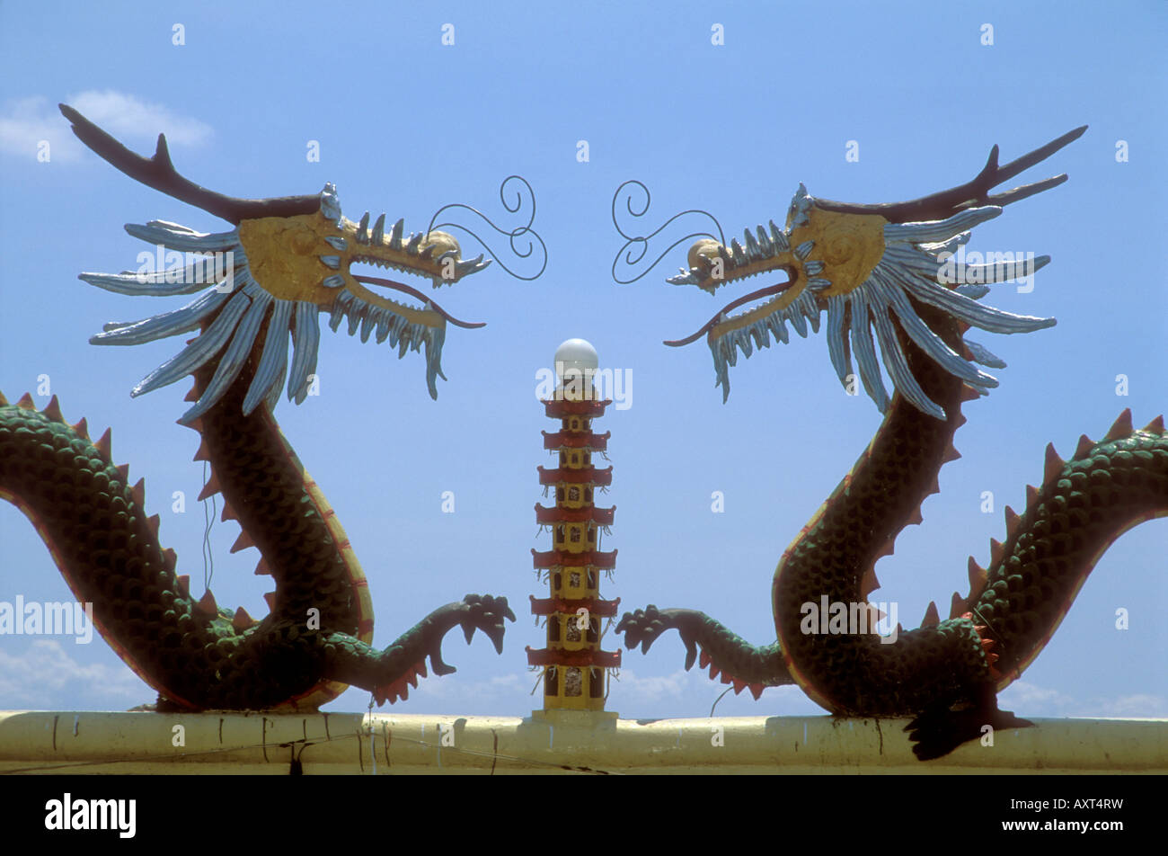 Fighting dragons hi-res stock photography and images - Alamy