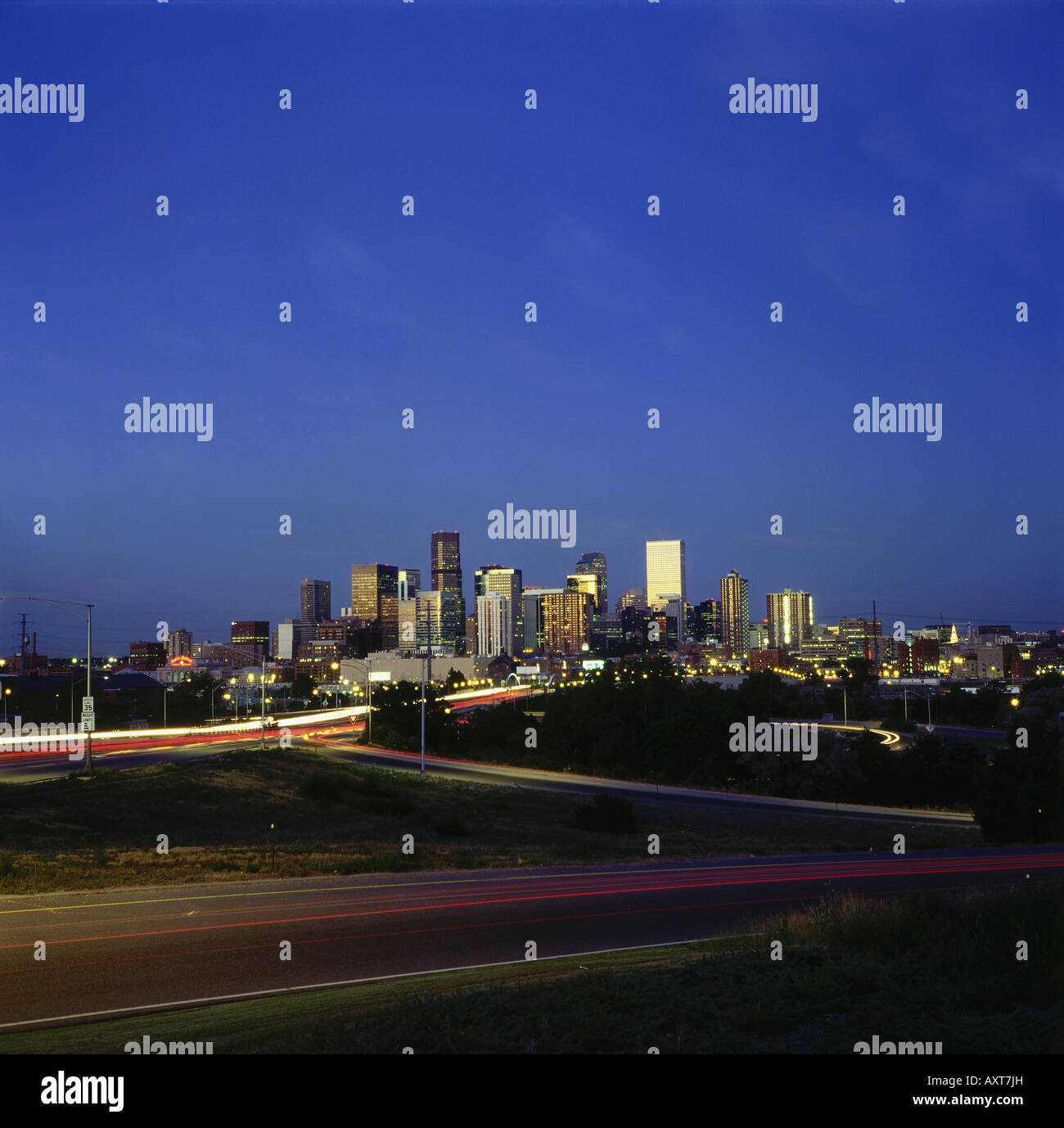 geography / travel, USA, Colorado, skyline of Denver, at night Stock ...