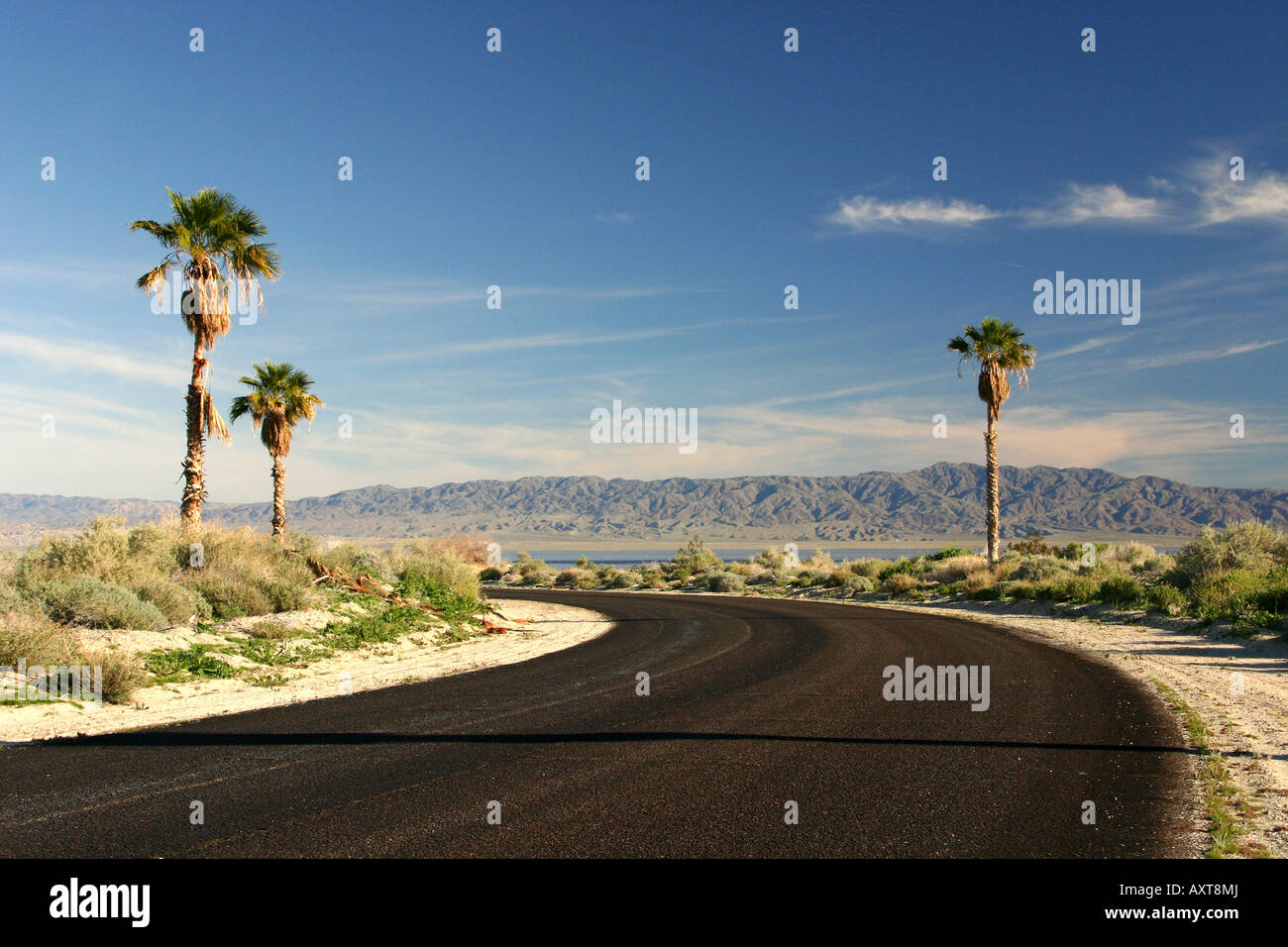 Curve in a newly paved highway in the California Desert Stock Photo - Alamy