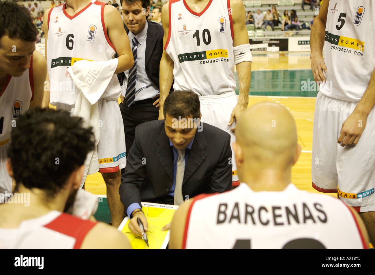 Coaching time during basketball hi-res stock photography and images - Alamy