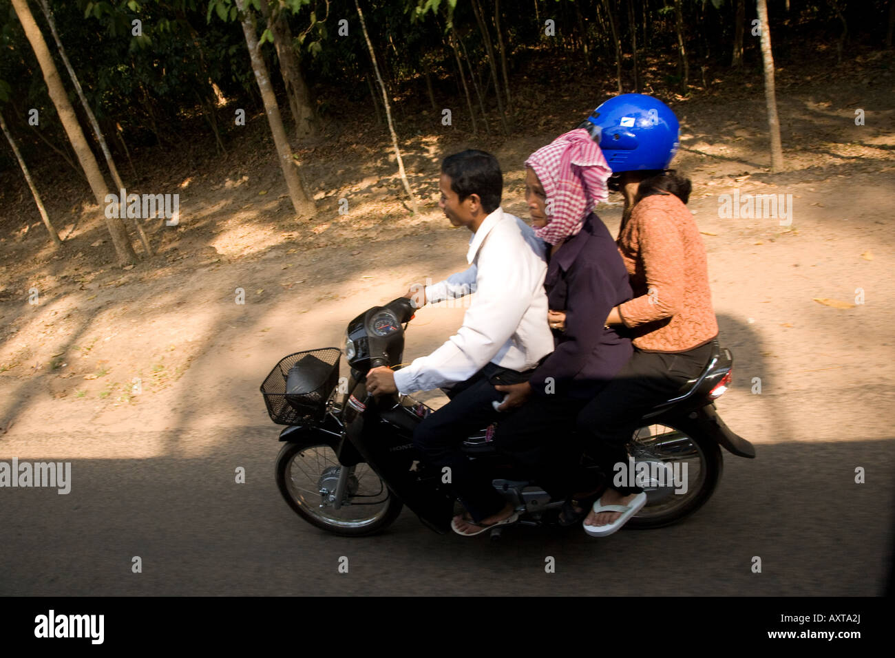 3 people on a motorcycle hi-res stock photography and images - Alamy