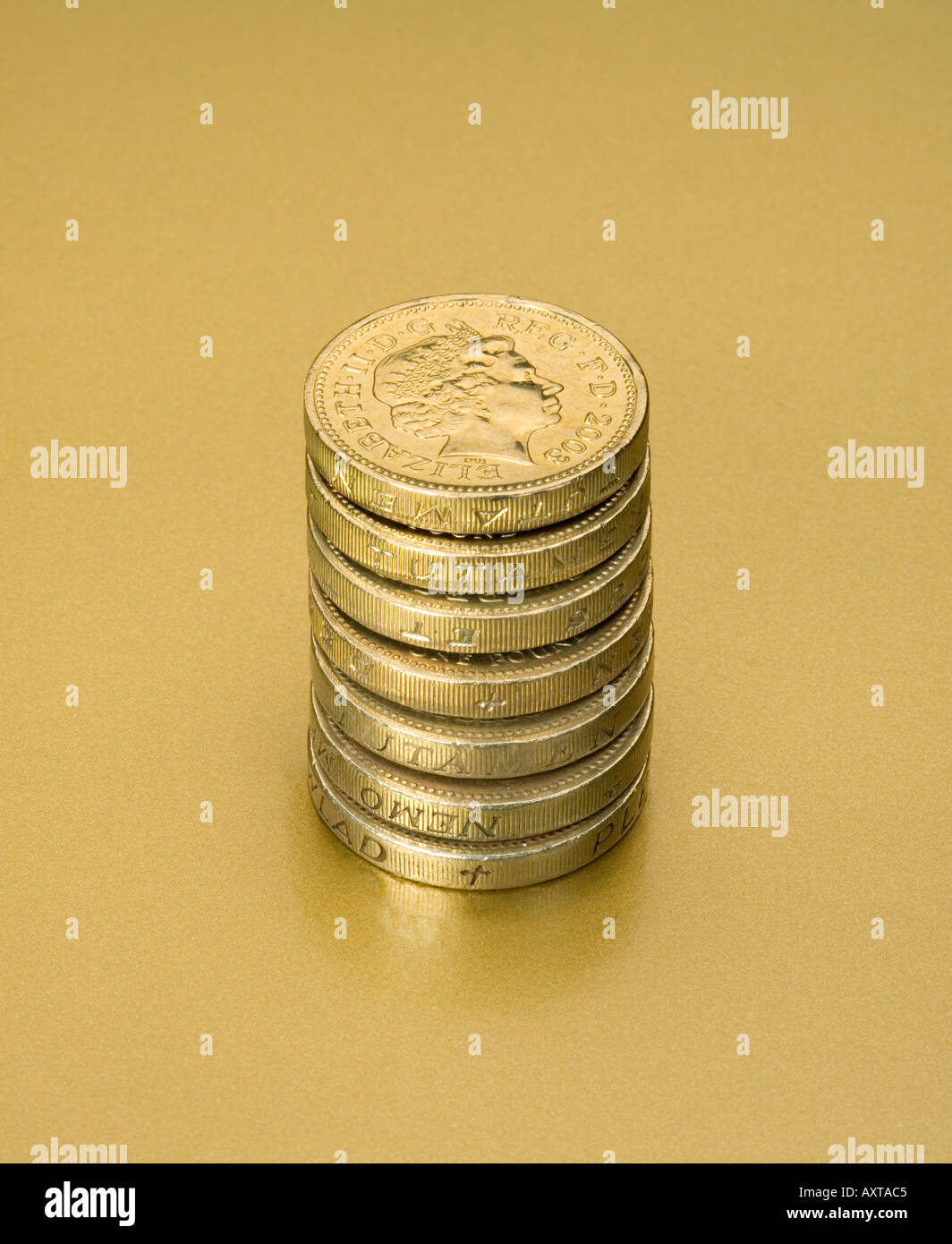 Pile of 1 one British pound coins Stock Photo - Alamy
