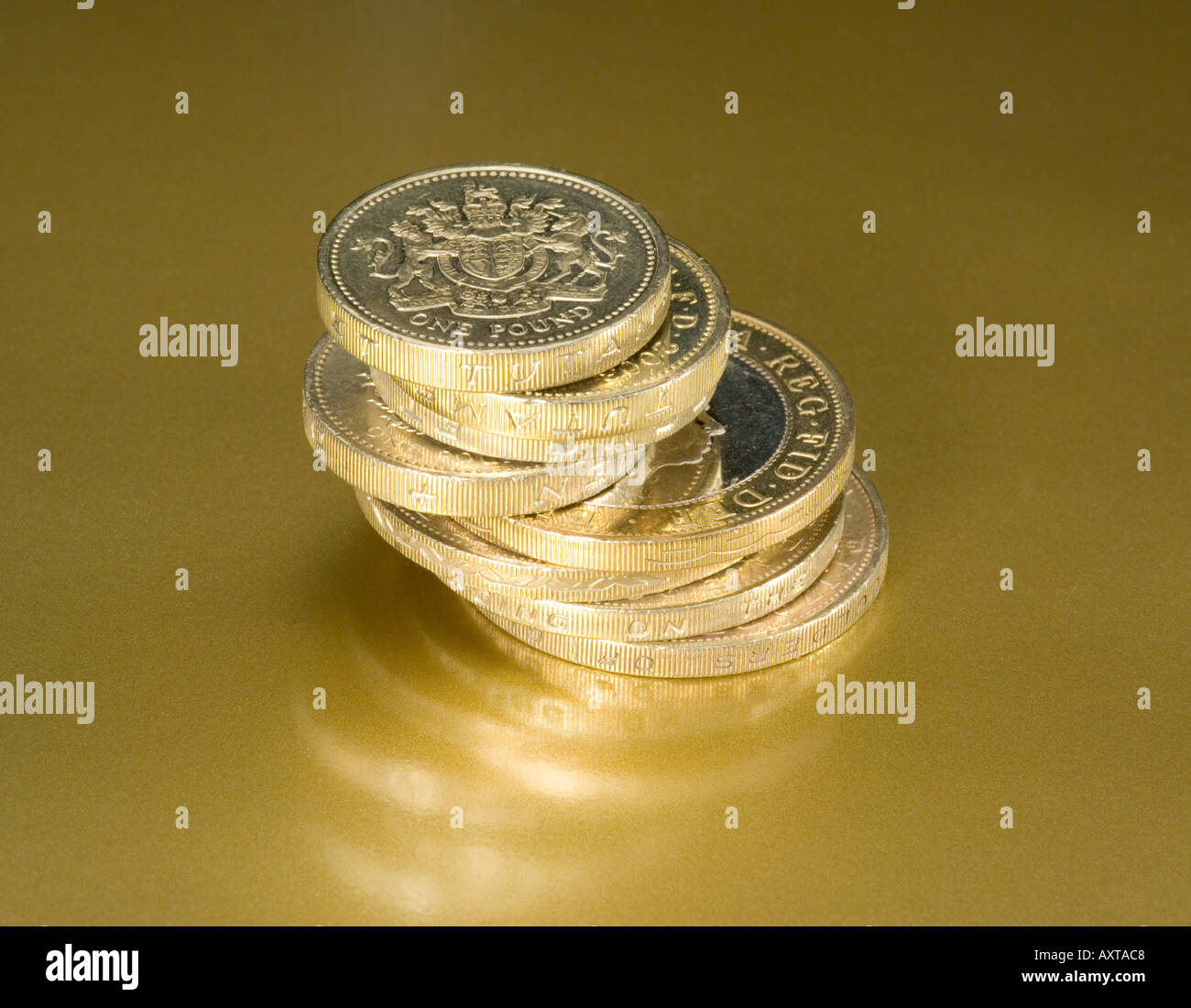 Pile of 1 one British pound coins Stock Photo - Alamy