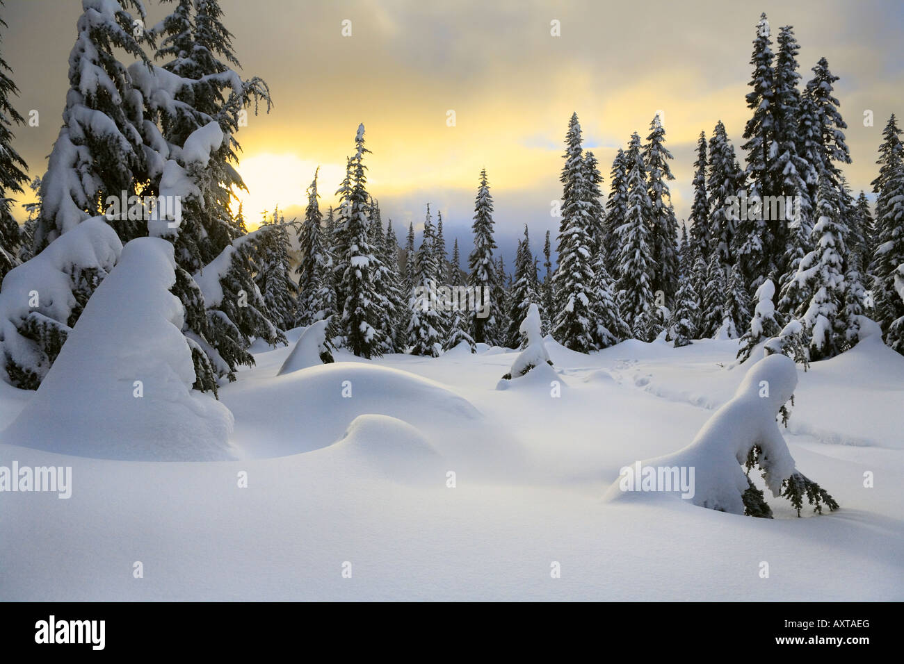 Skyline Lake in Washington's Cascade Mountains snowed in during winter ...
