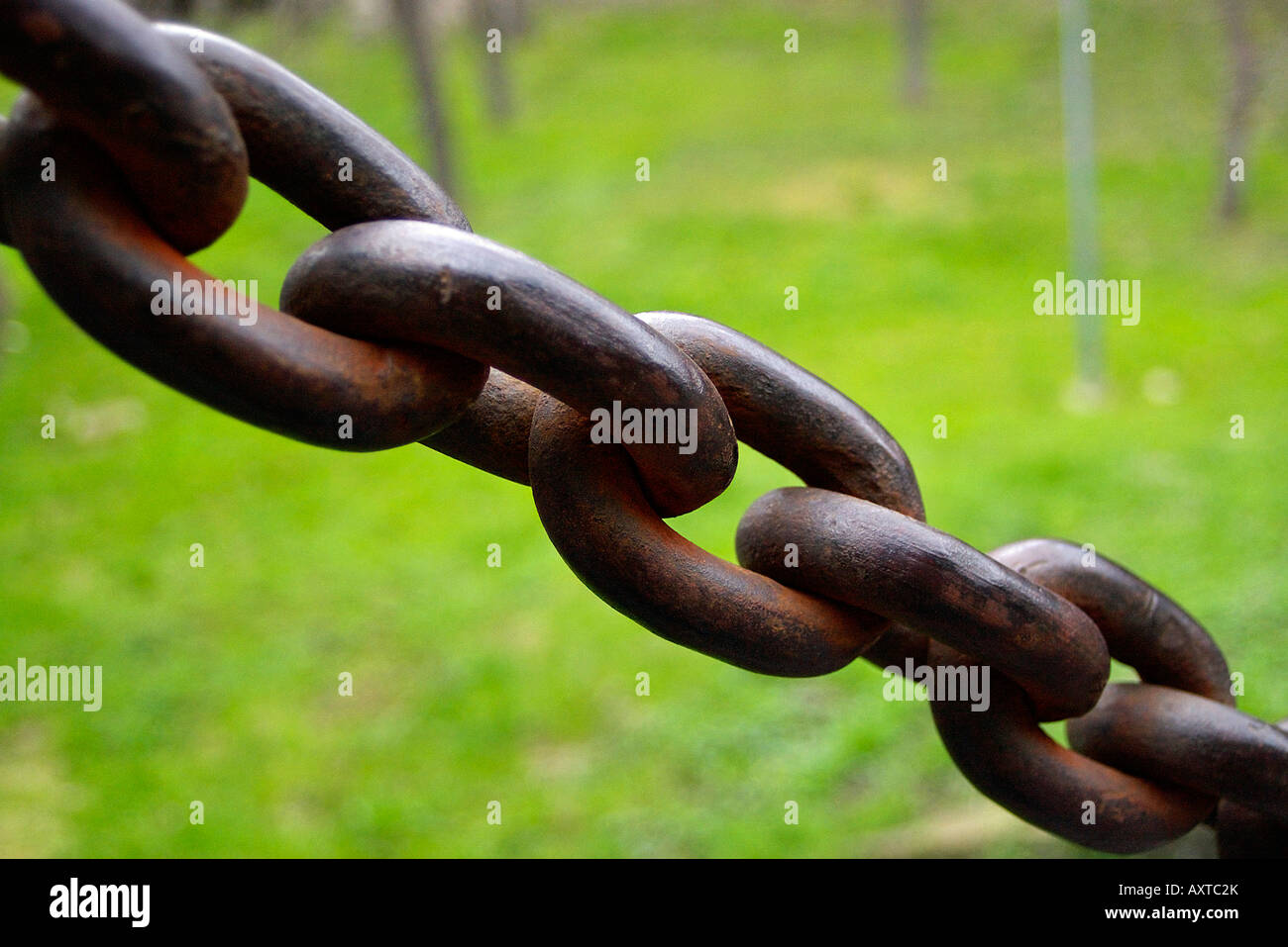 The first plane of the links of an iron chain Stock Photo - Alamy