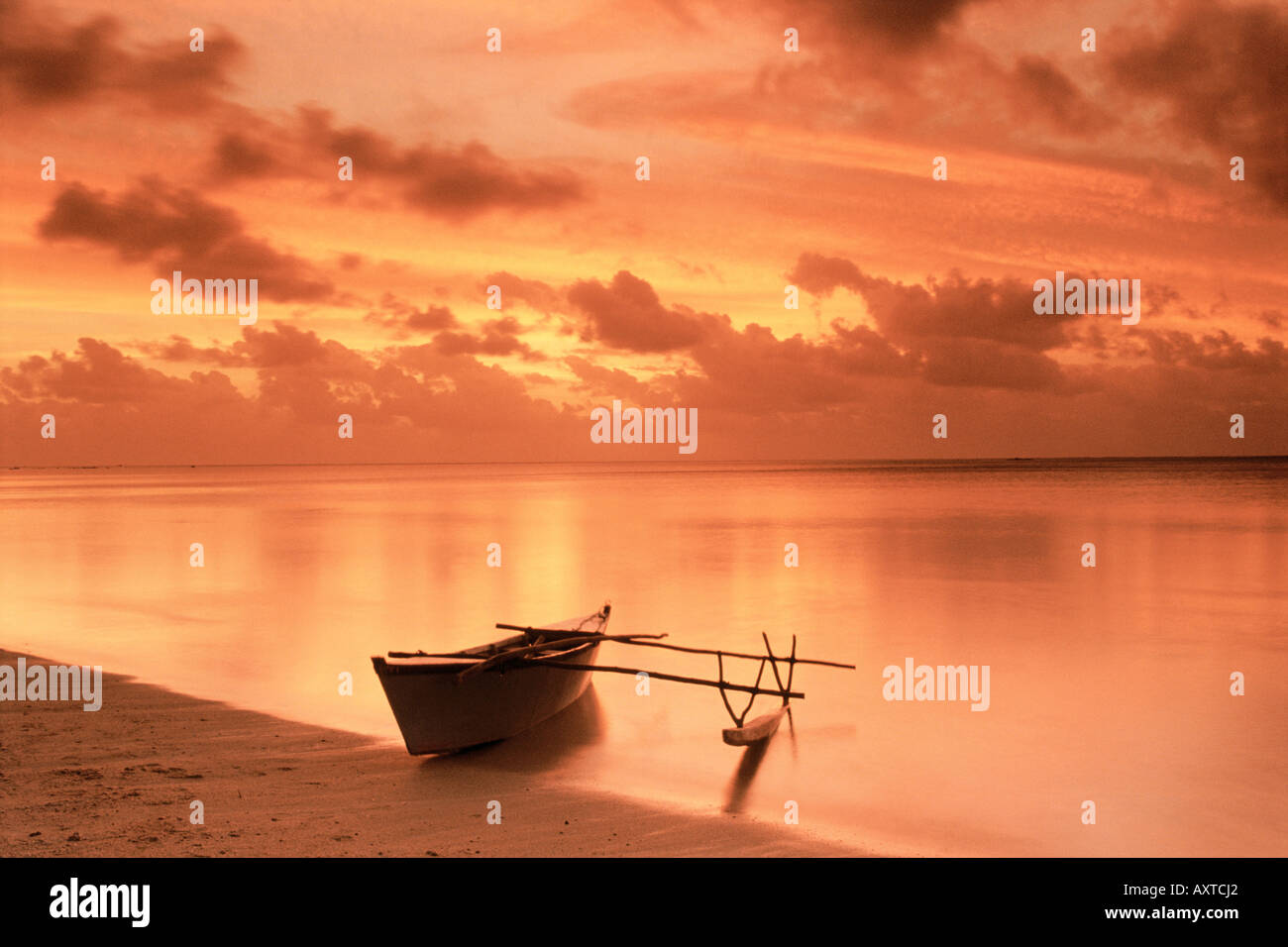 Outrigger canoe cook islands hi-res stock photography and images - Alamy