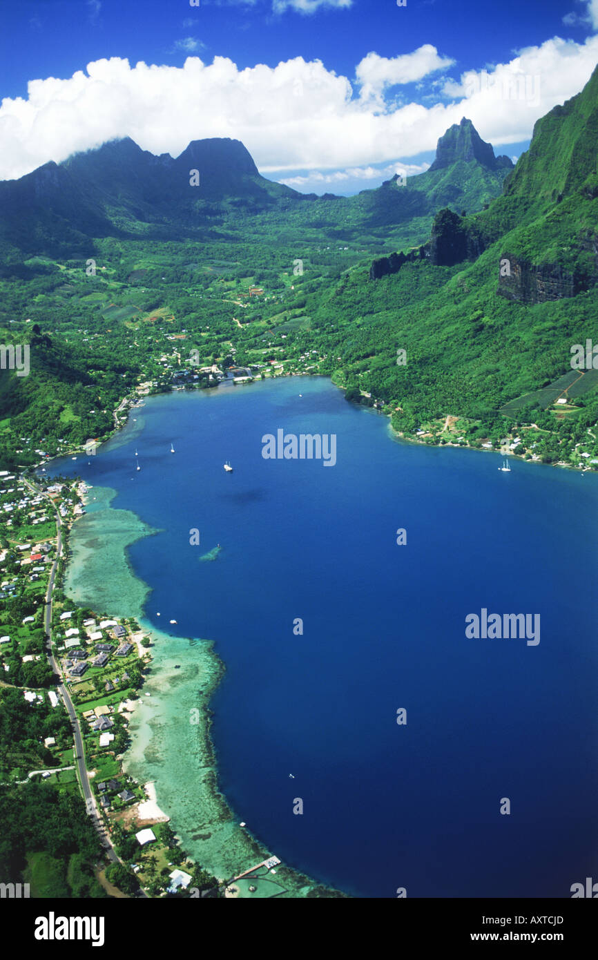 Aerial view of Cooks Bay and mountains on Island of Moorea in French Polynesia Stock Photo - Alamy