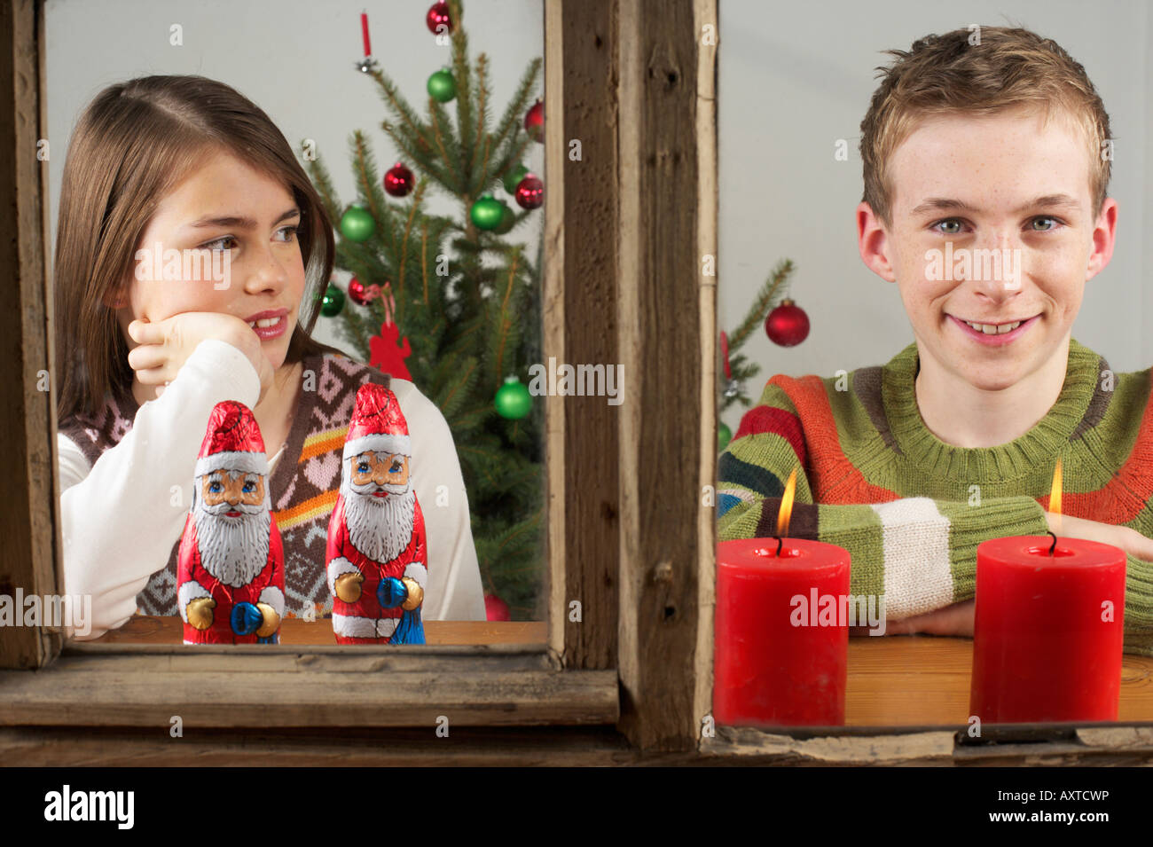 Santa claus looking out window hi-res stock photography and images - Alamy