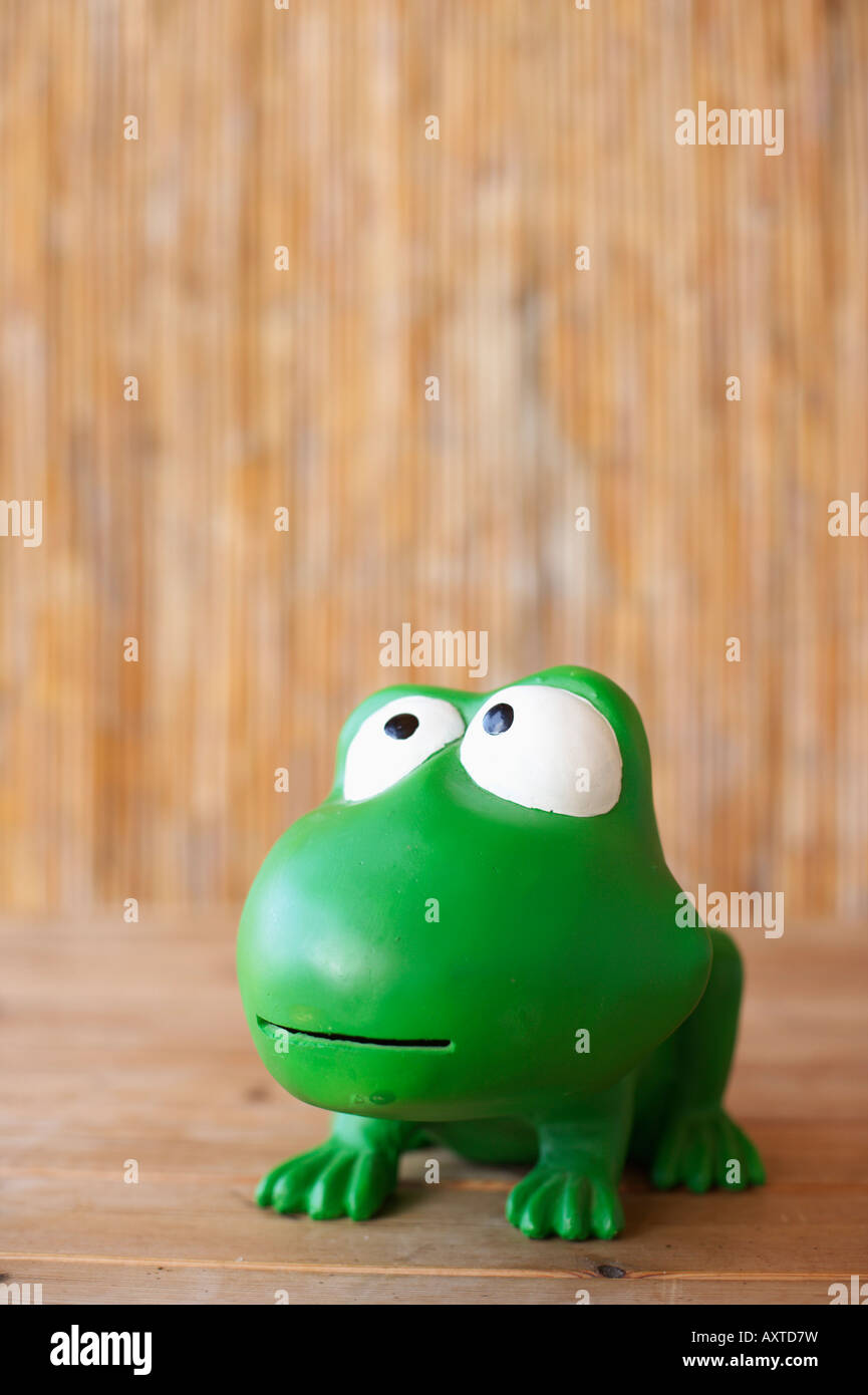 Beige frog hi-res stock photography and images - Alamy