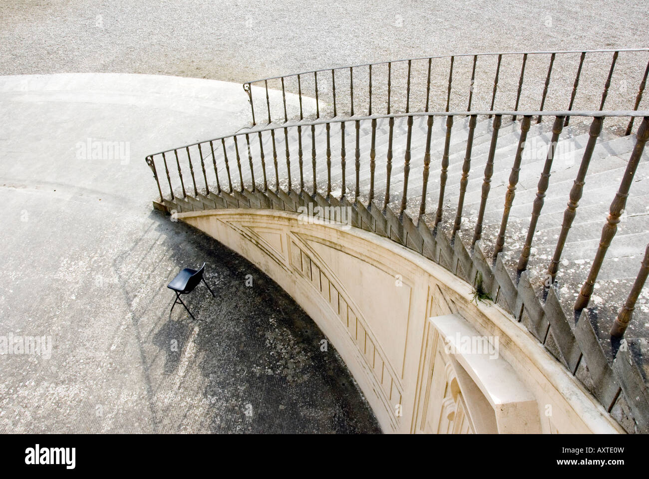 Sweeping staircase hi-res stock photography and images - Alamy