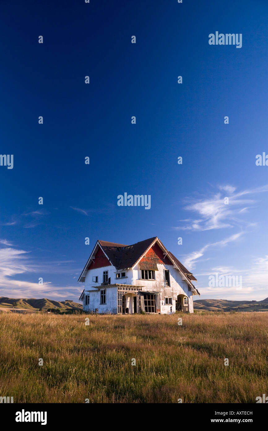 A dilapidated building in New Zealand Stock Photo - Alamy