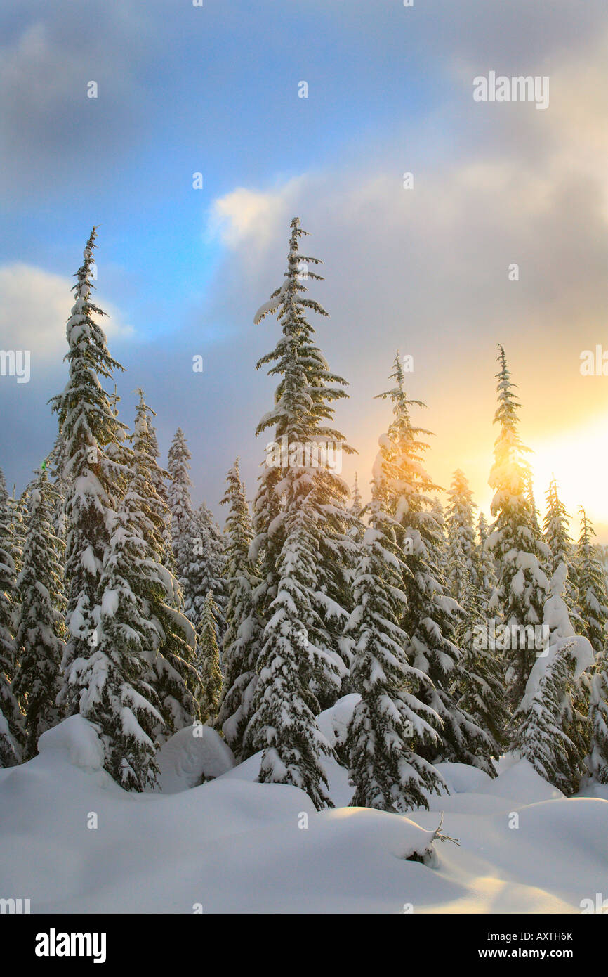 Skyline Lake in Washington's Cascade Mountains snowed in during winter ...