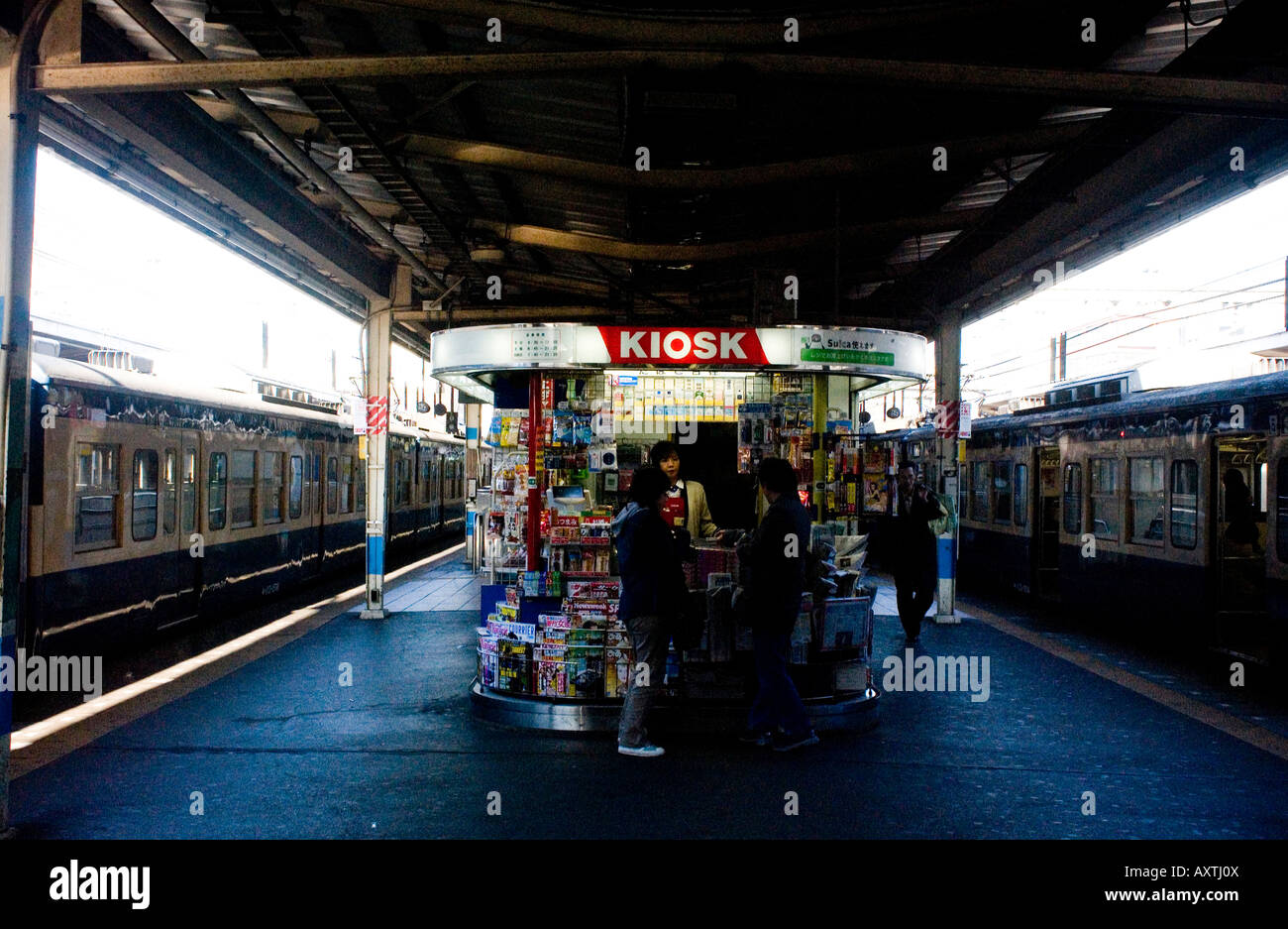 Rush hour train hi-res stock photography and images - Alamy