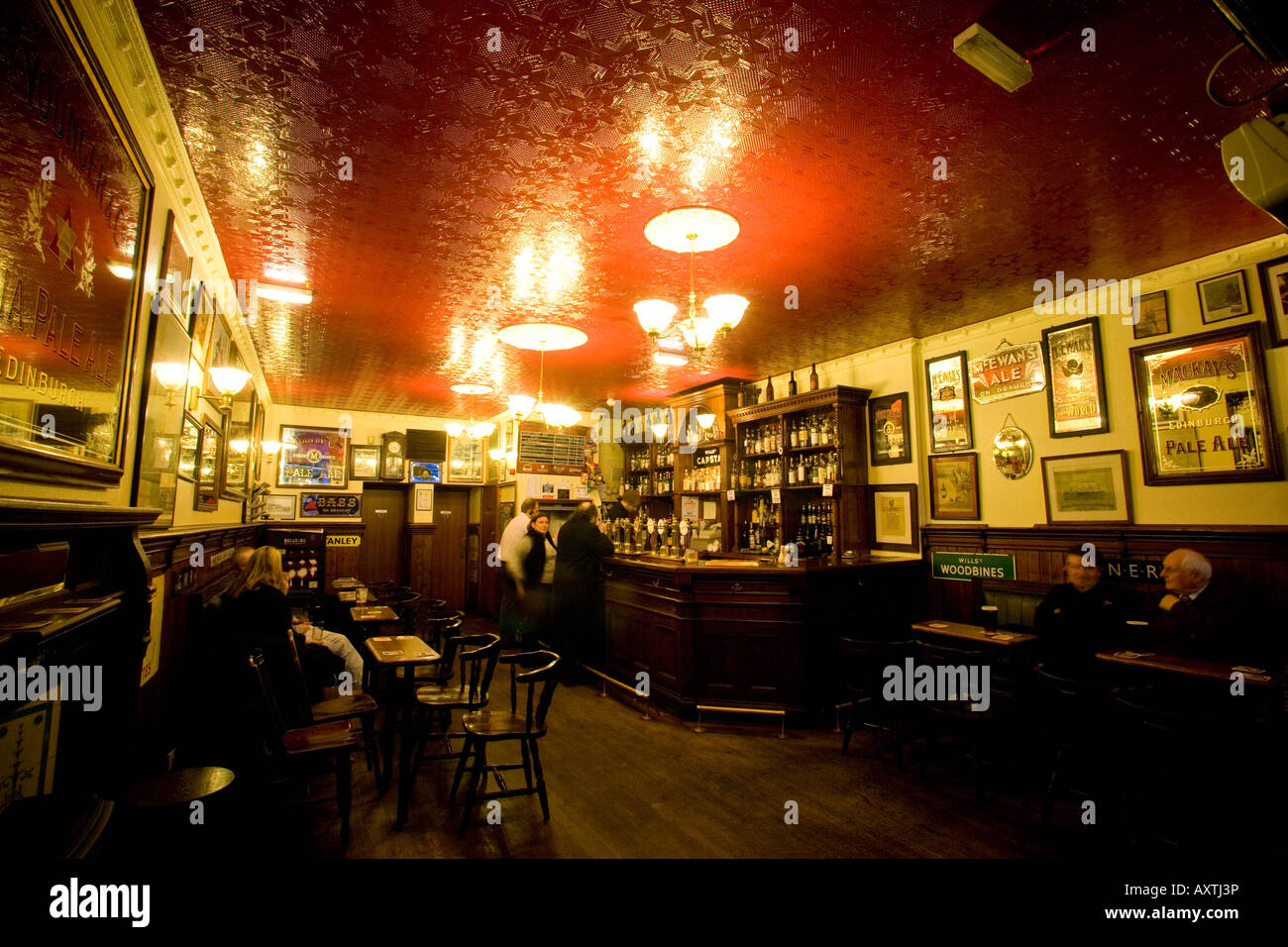 The Bow Bar Victoria Street Edinburgh Stock Photo - Alamy