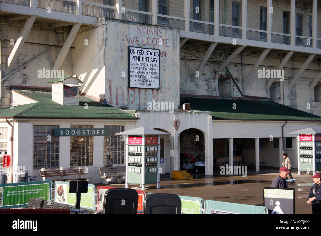 Tourists visiting alcatraz penitentiary hi-res stock photography and ...