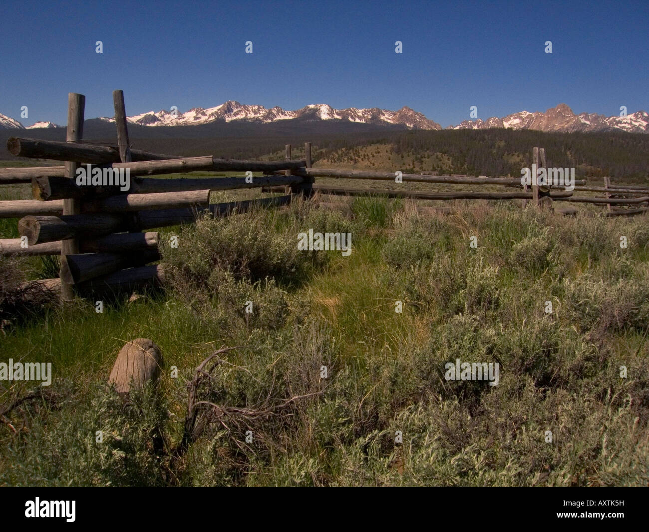 Wood fence, Sawtooth mountains near Stanley Idaho. USA Stock Photo - Alamy