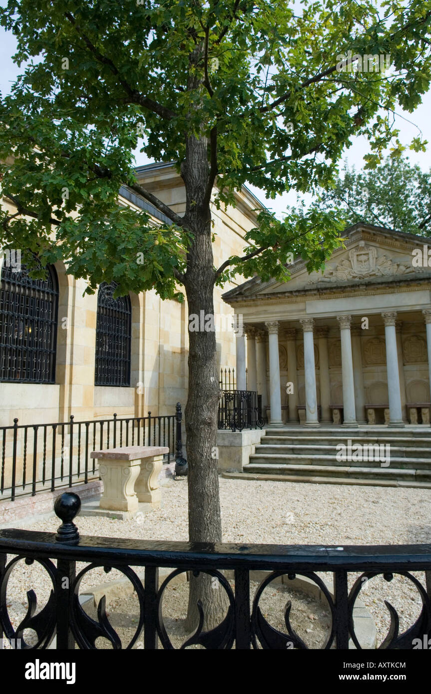 The Tree of Gernika, The Assembly House, Gernika, Spain Stock Photo - Alamy