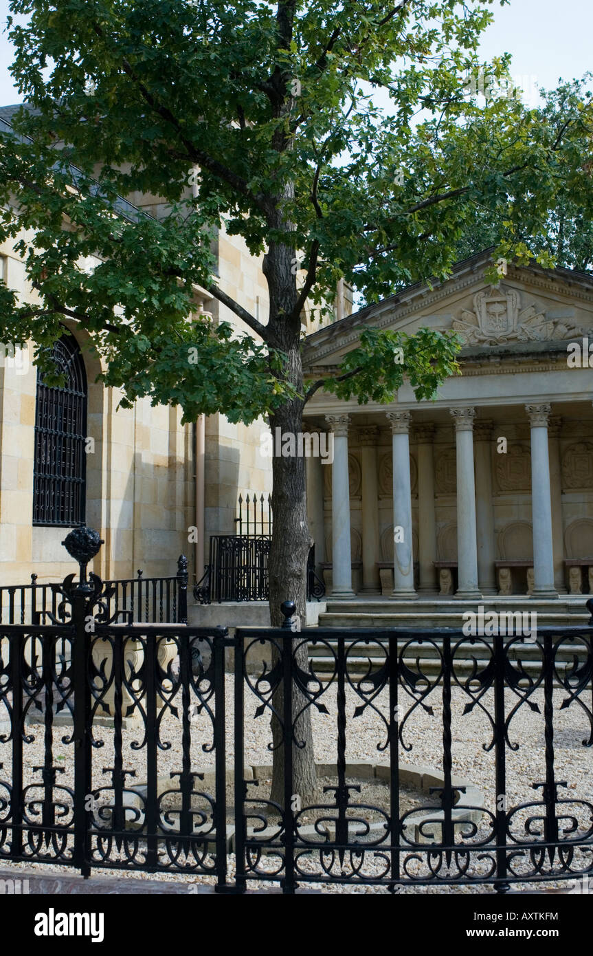 The Tree of Gernika, The Assembly House, Gernika, Spain Stock Photo - Alamy