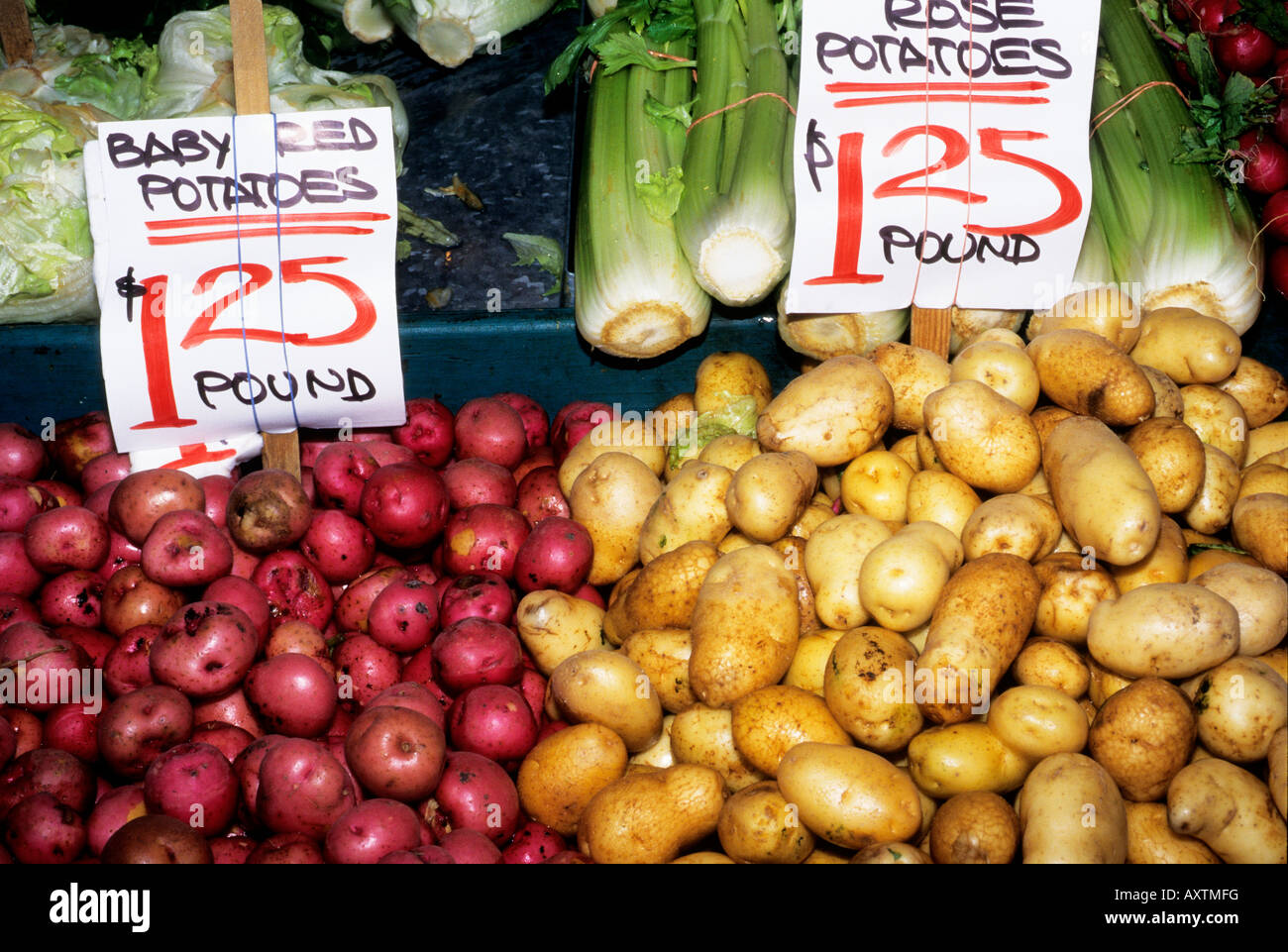 Farmers market us vegetable stand hi-res stock photography and images ...