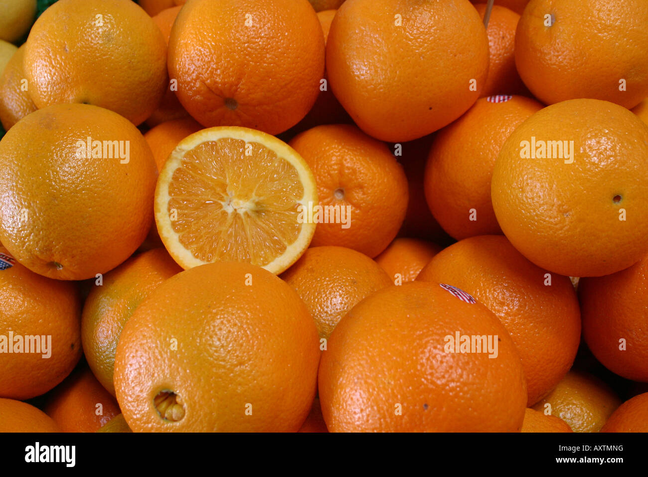display of oranges Stock Photo - Alamy
