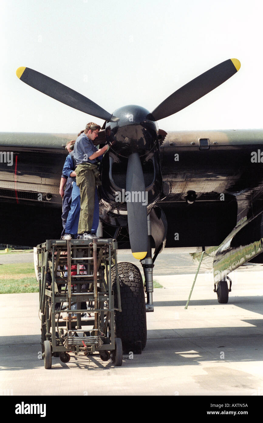 The only remaining flying Avro Lancaster bomber PA474 "City of Lincoln ...