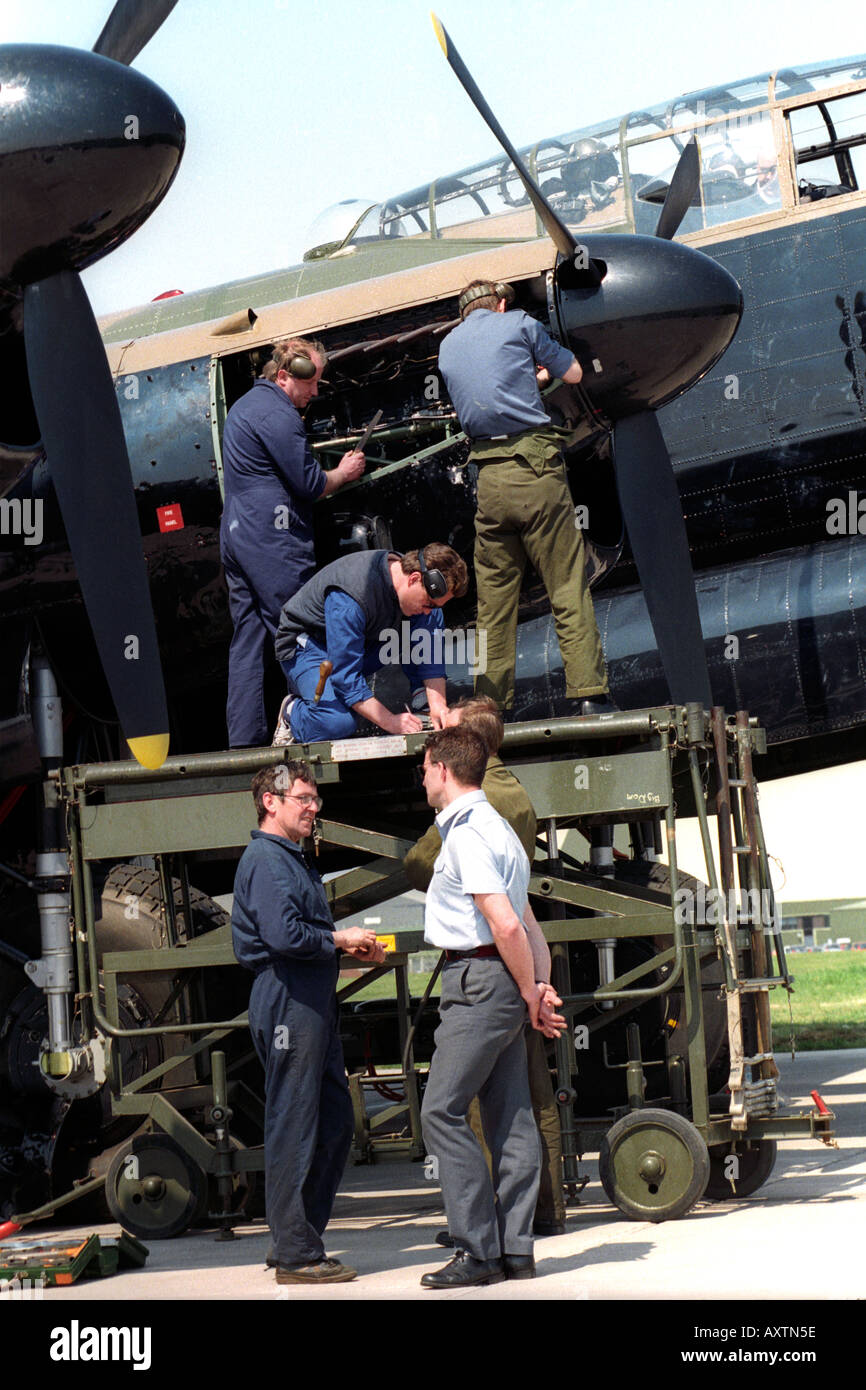 The only remaining flying Avro Lancaster bomber PA474 "City of Lincoln ...