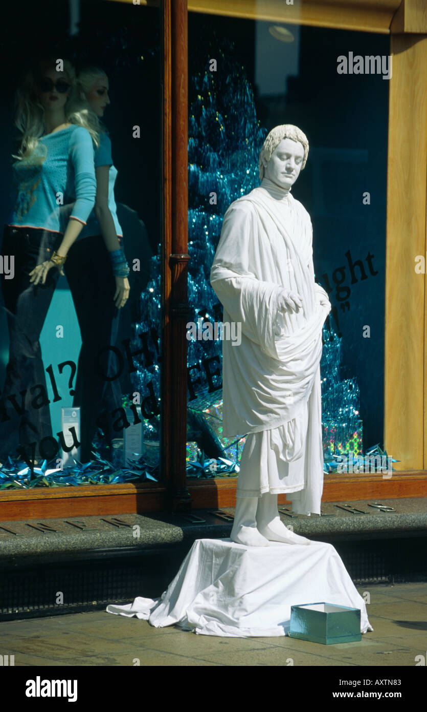 People statue standing still hi-res stock photography and images - Alamy