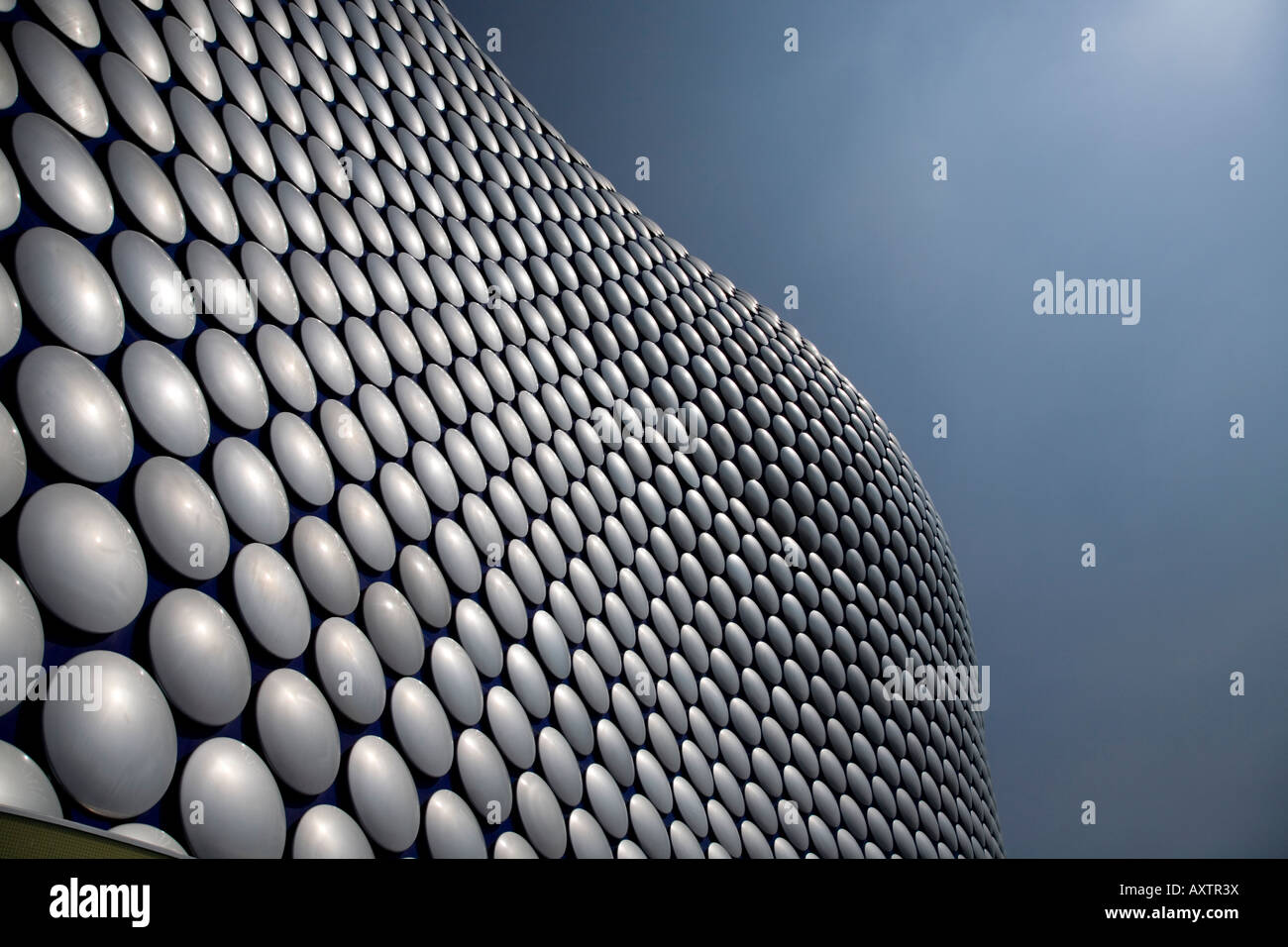 Silver building architecture hi-res stock photography and images - Alamy