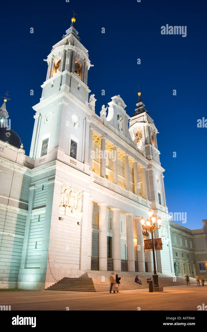 The twin spires of Catedral de la Almudena (Almudena Cathedral) at dusk ...