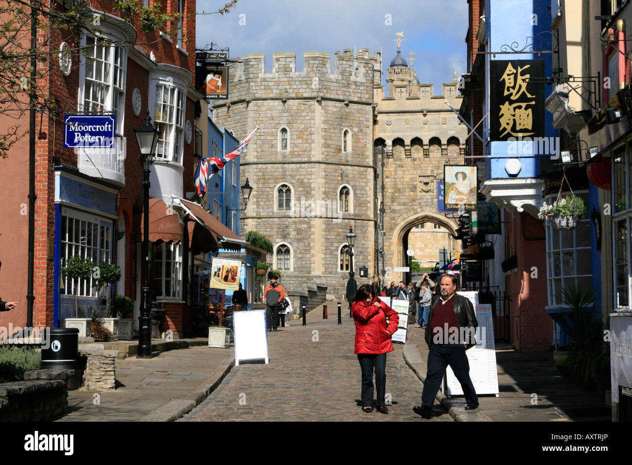 Windsor castle town centre tourist destination Royal Borough of Windsor ...
