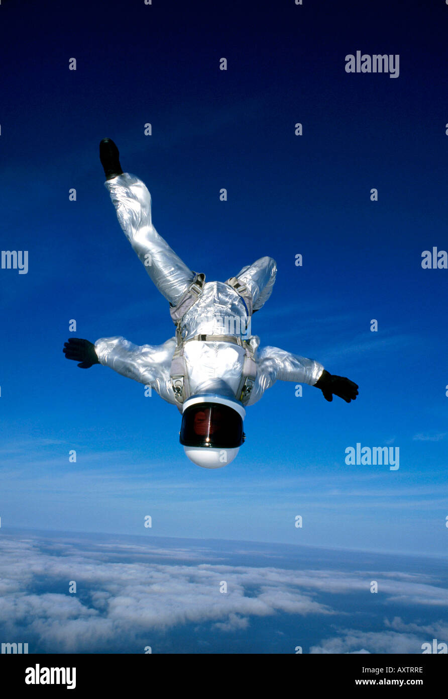 Skydiving low angle view hi-res stock photography and images - Alamy