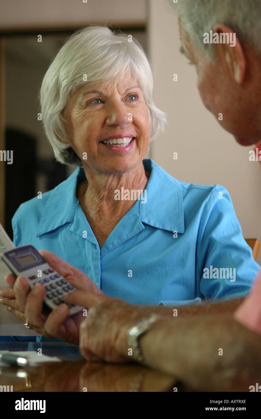 Woman man senior calculator hi-res stock photography and images - Alamy