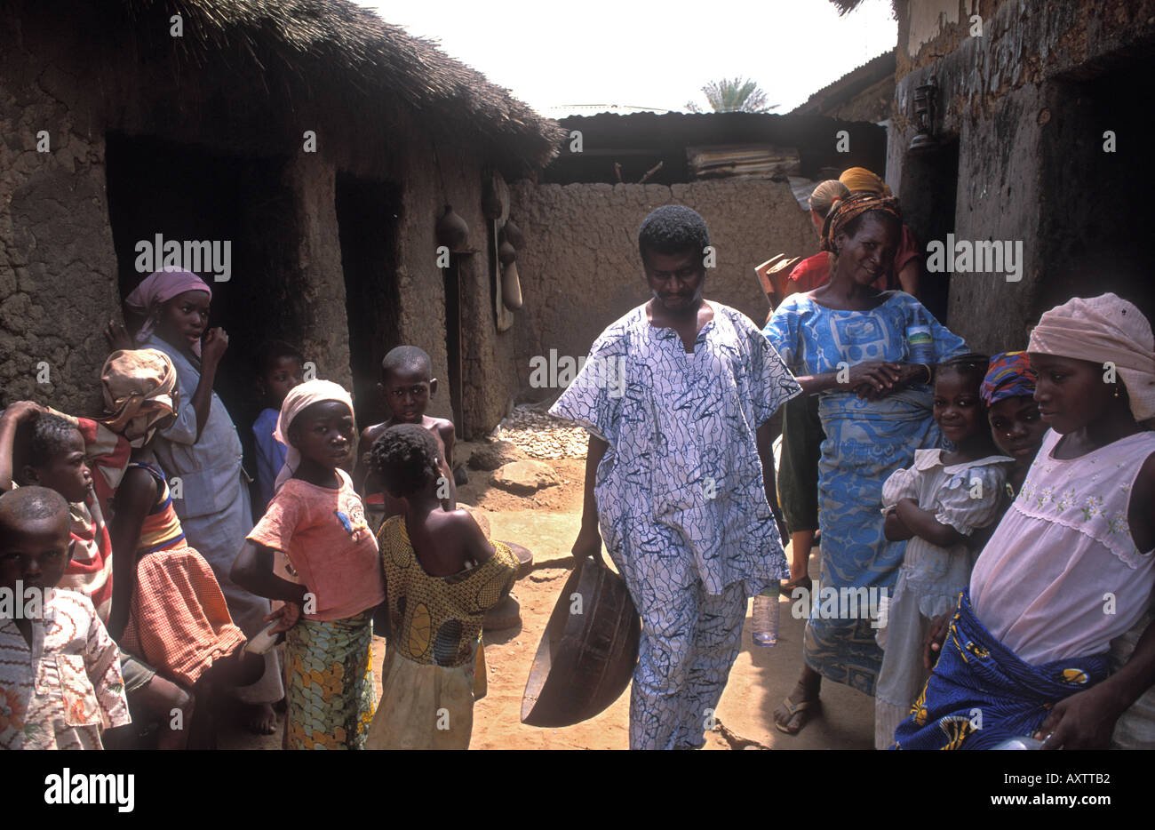 Woman with nigeria children hi-res stock photography and images - Alamy