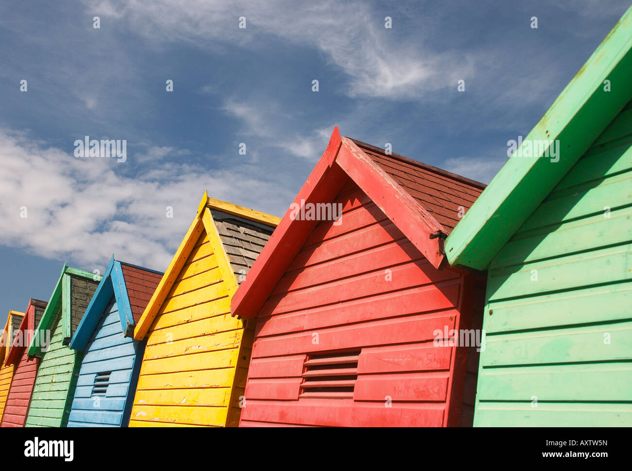 Row beach huts whitby hi-res stock photography and images - Alamy