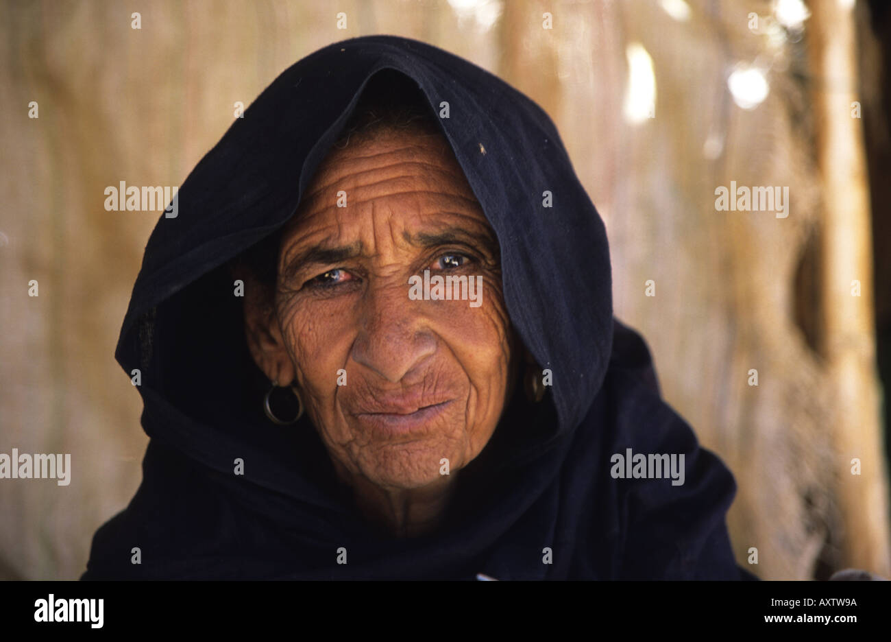 Portrait of tuareg woman hi-res stock photography and images - Alamy