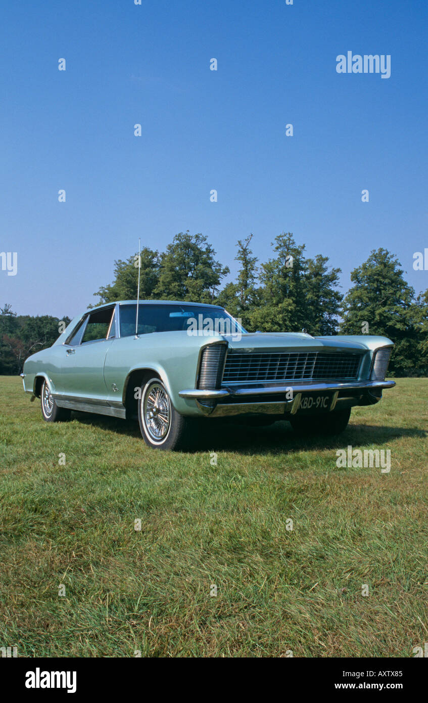Buick riviera 1960s hi-res stock photography and images - Alamy