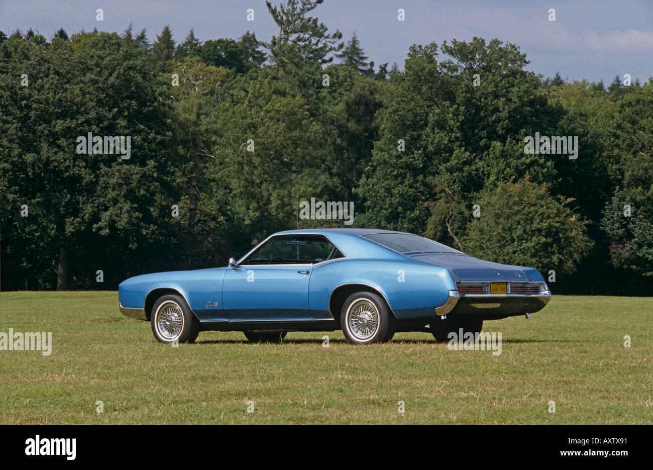 Buick riviera gs hi-res stock photography and images - Alamy