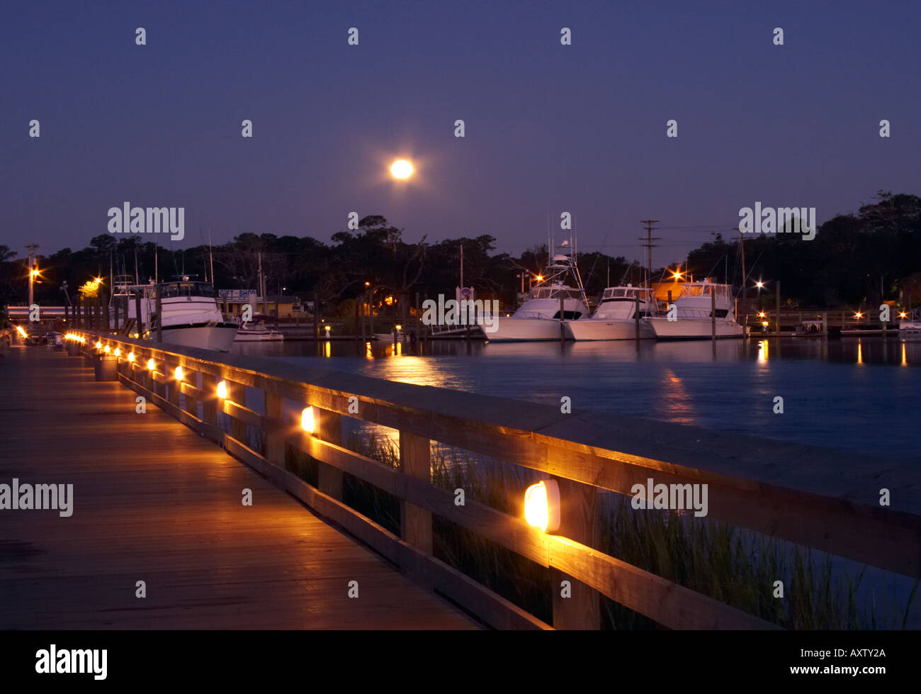 EARLY MORNING SUNRISE AT BOAT DOCK Stock Photo - Alamy